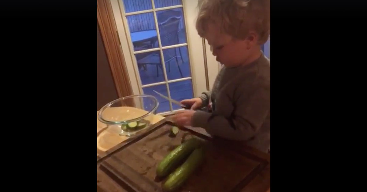 Toddler Using Kitchen Knife Sparks Controversy | Knife Depot